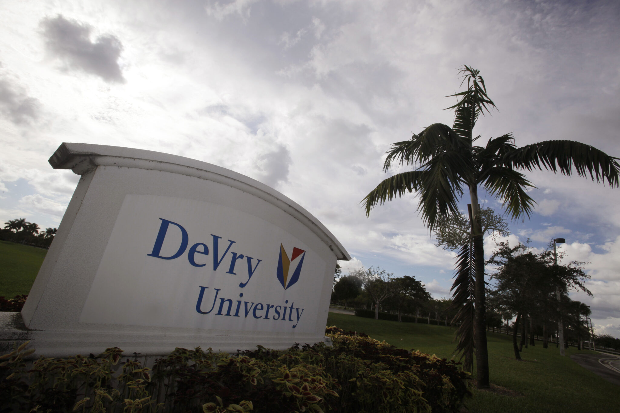 For-profit and online colleges spend the least on instruction, report ...