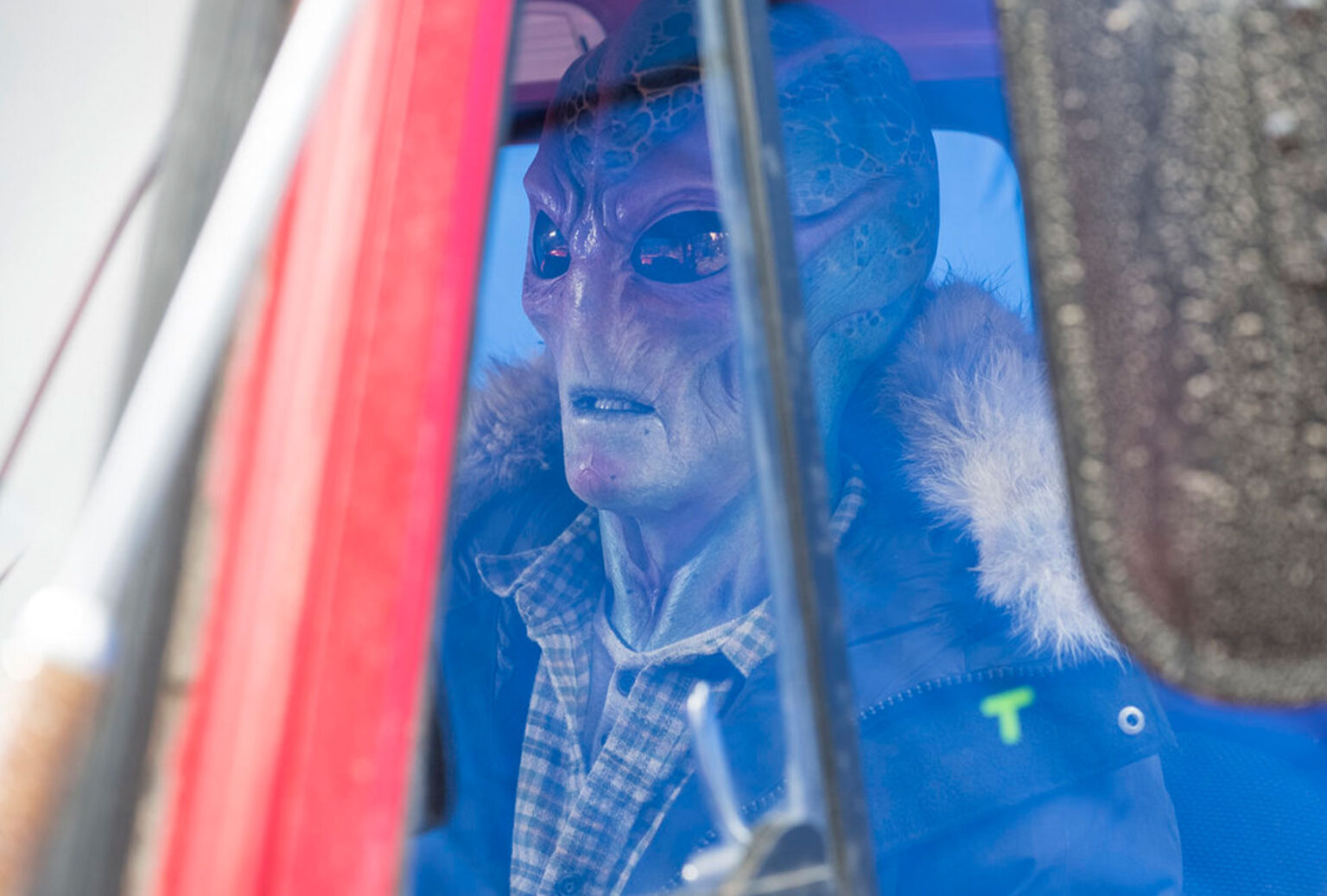 Syfy's charming "Resident Alien" lets its star(man) shine, despite ...