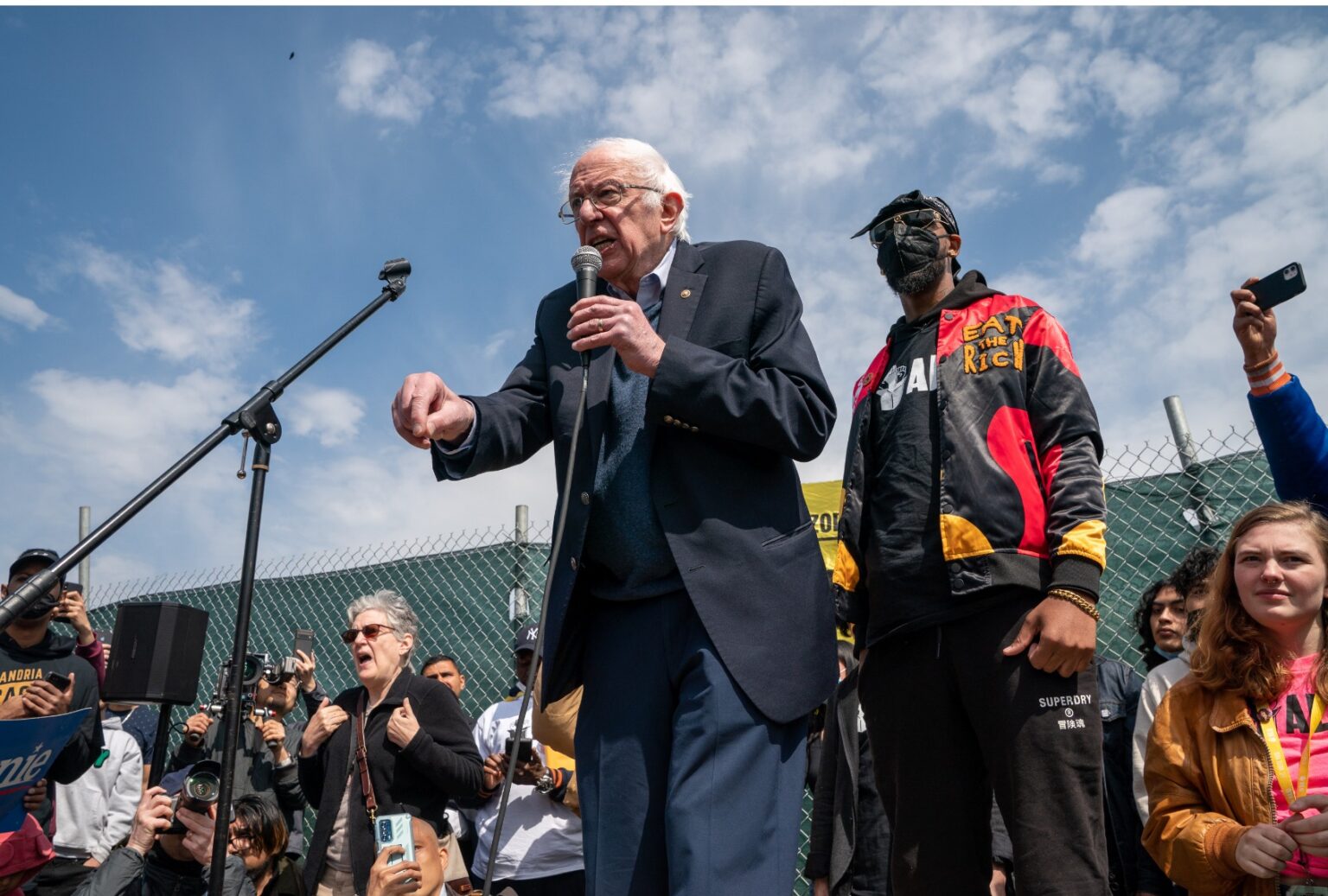 Bernie Sanders calls out Biden over federal contracts for Amazon amid ...