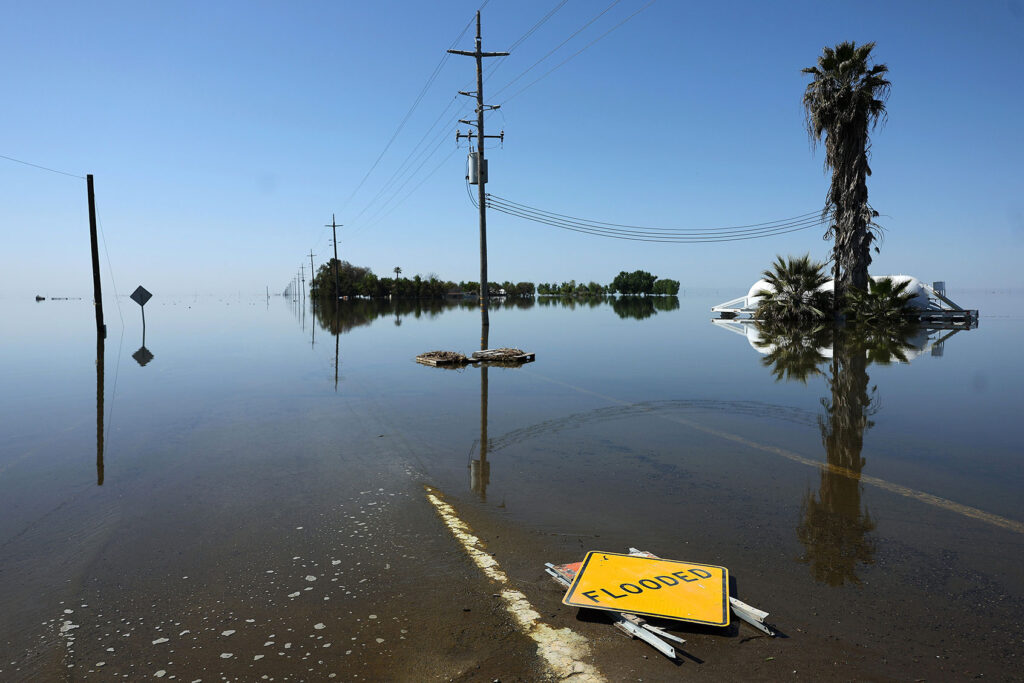 The ghost of Tulare Lake returns, flooding California’s Central Valley ...