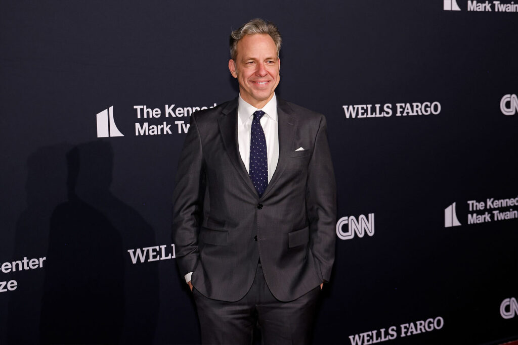 Jake Tapper can't keep a straight face while reading Fox statement ...