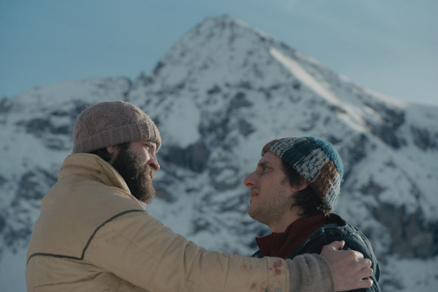 "Everyone needs to find the best way to live": "Eight Mountains" stars ...