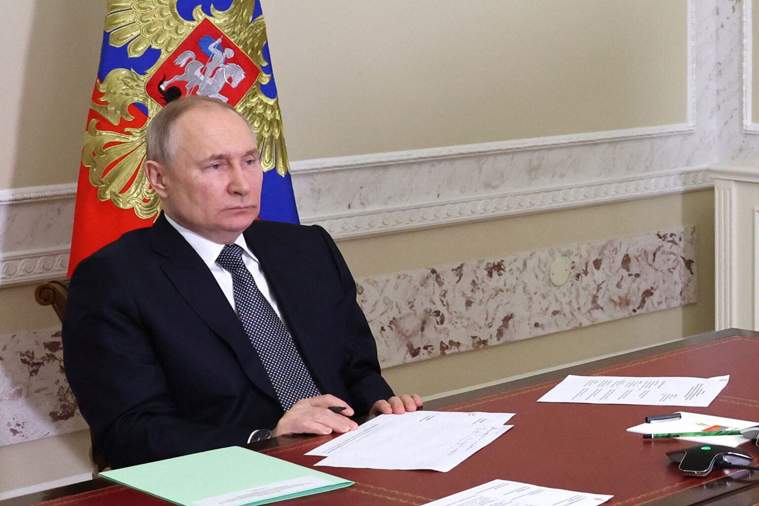 Stunning video shows alleged assassination attempt on Vladimir Putin ...