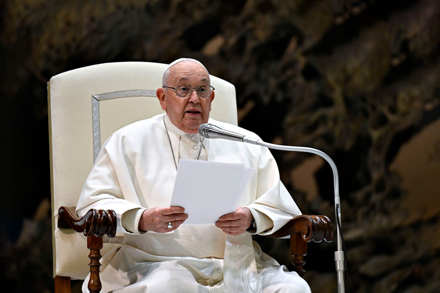 Pope Francis urges world leaders to transform military spending into ...