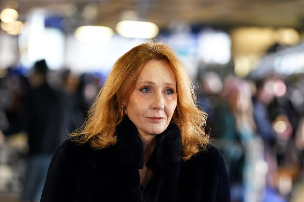 J.K. Rowling says people like John Oliver "make idiots of themselves ...