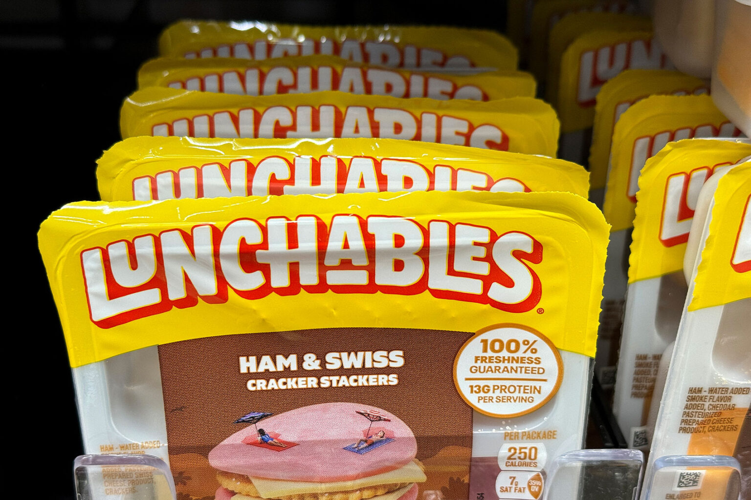 Consumer Reports wants schools to stop serving Lunchables on their menu ...