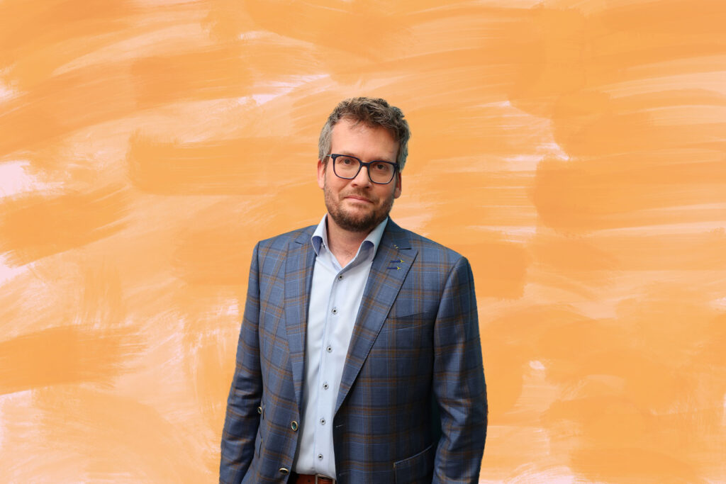 "Life is warm, even when it's hard": Author John Green on challenging ...