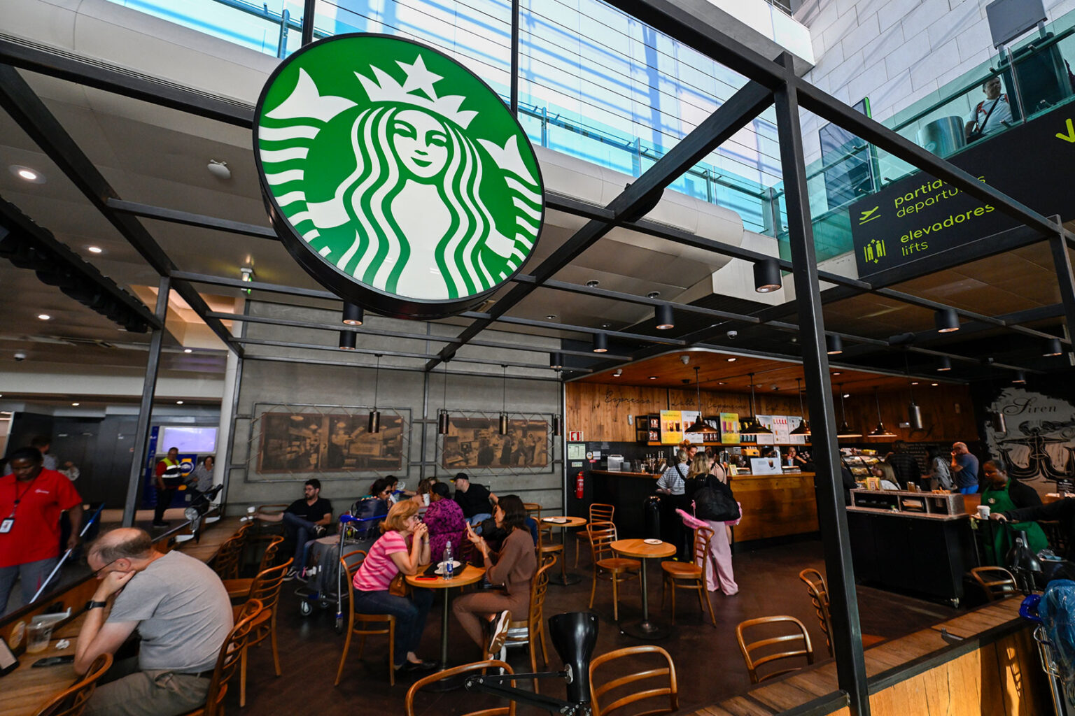 Starbucks will give new CEO his own corporate private jet to fly ...