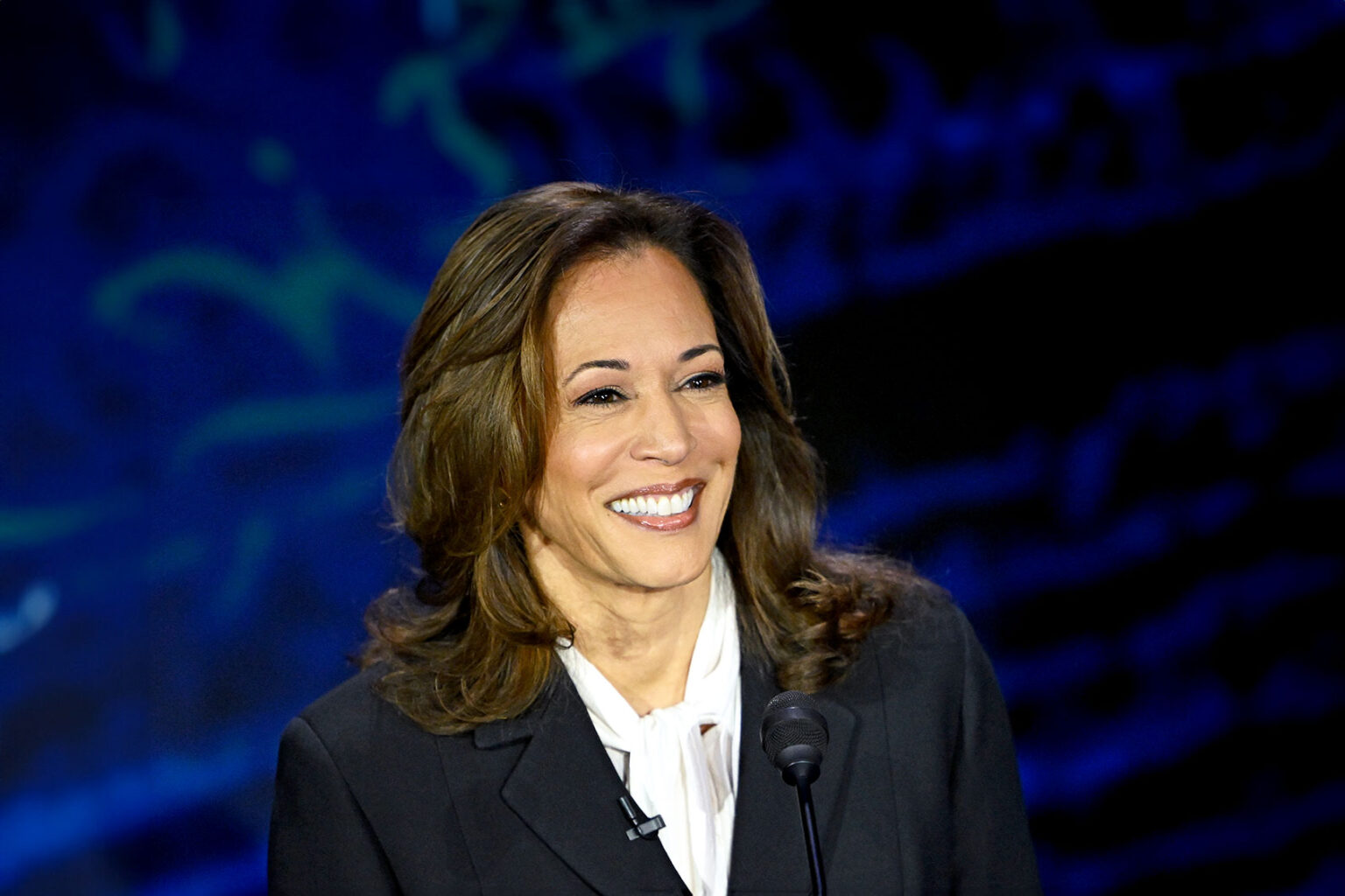 CNN flash poll finds that 63% of viewers thought Harris beat Trump in ...