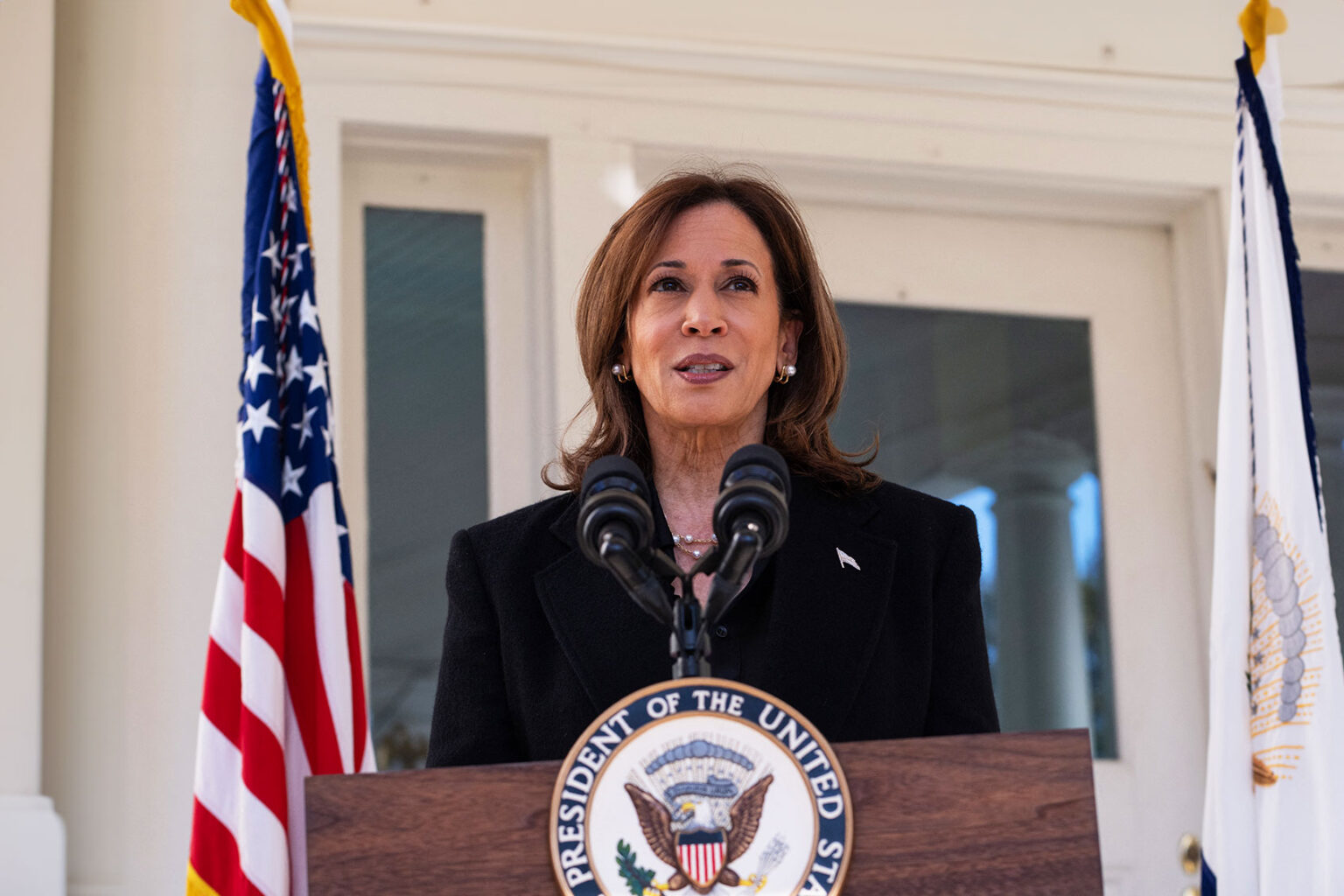 "Donald Trump is unstable": Kamala's CNN town hall shows why he is ...