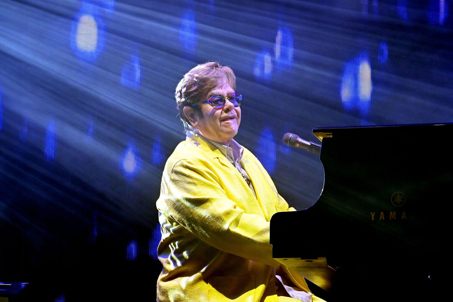"I can’t see anything": Elton John opens up about dealing with vision ...