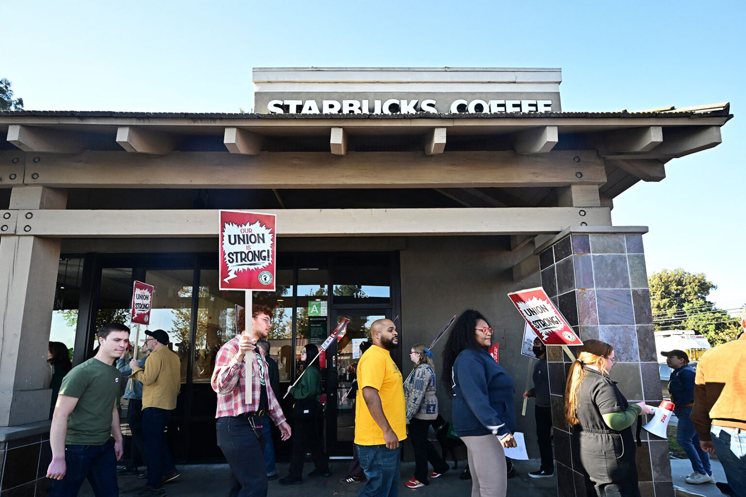 Starbucks union’s “strike before Christmas” spreads to 300 stores ...