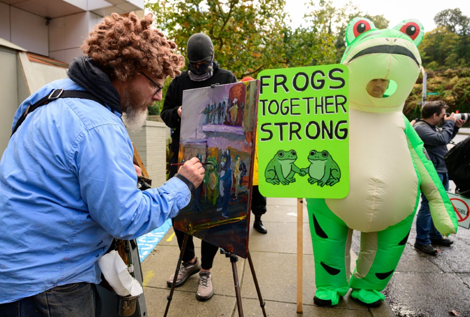 Portland’s protest frogs are dead serious about absurdity - Salon.com